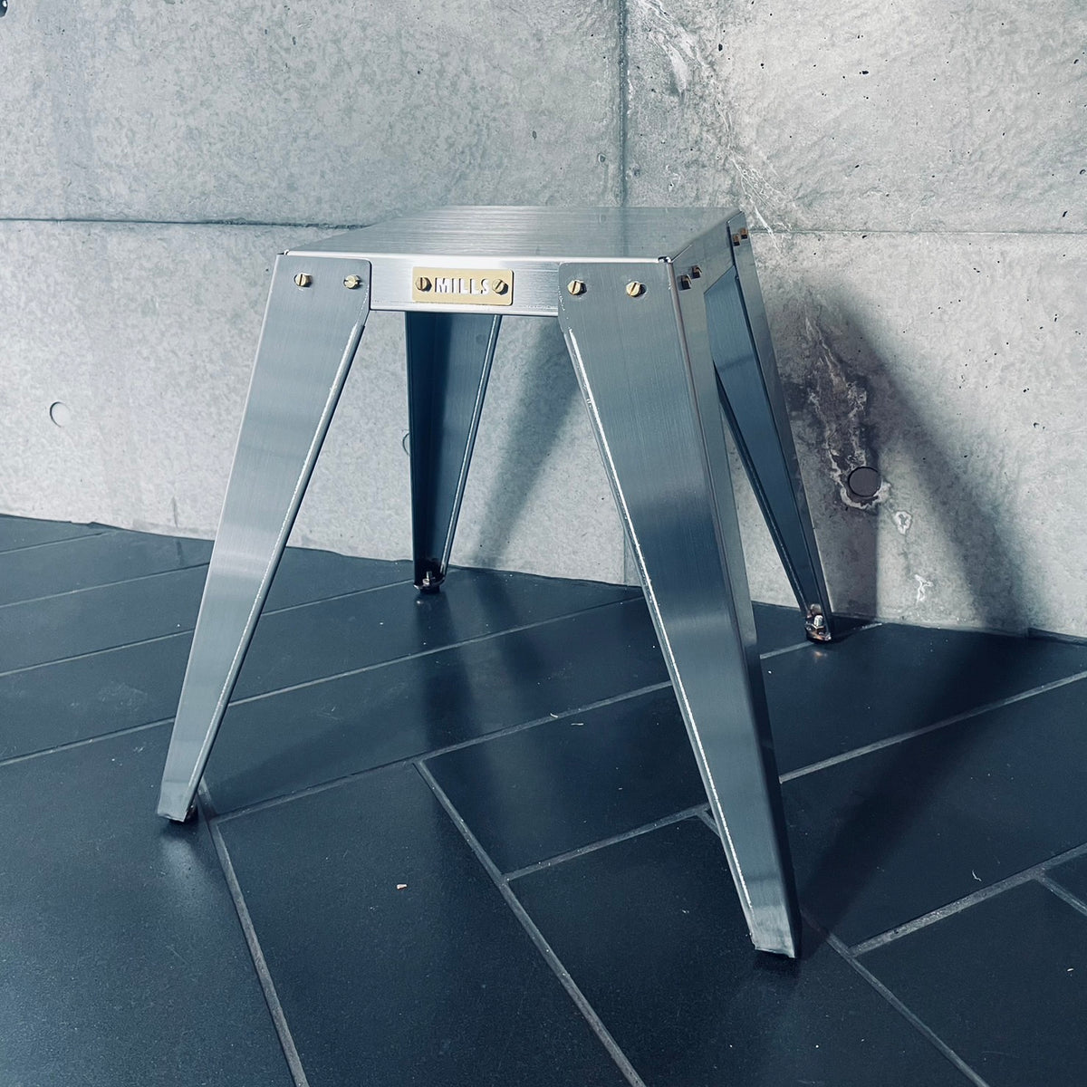 ANGLE STOOL – MILLS