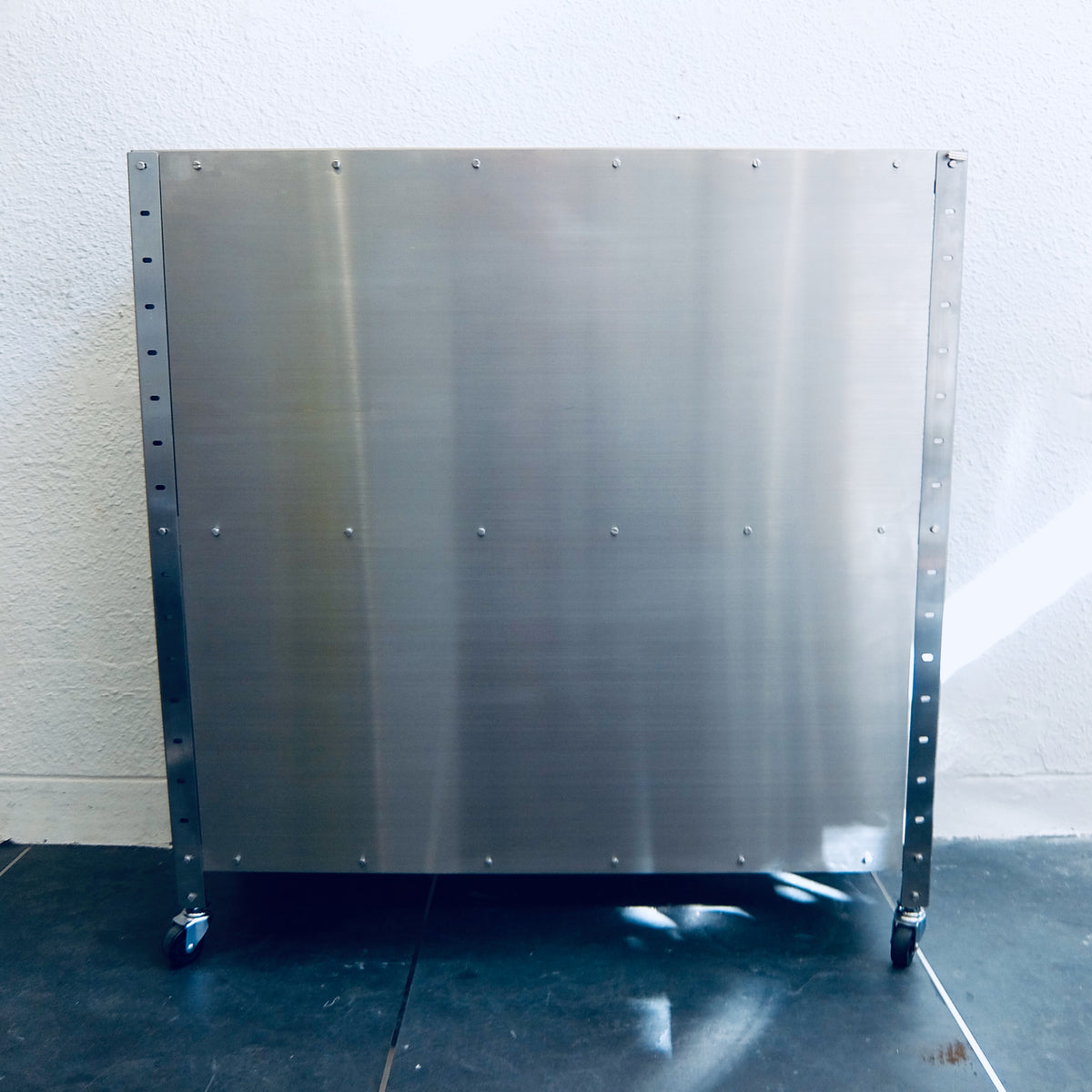 SIDE & BACK PANEL – MILLS