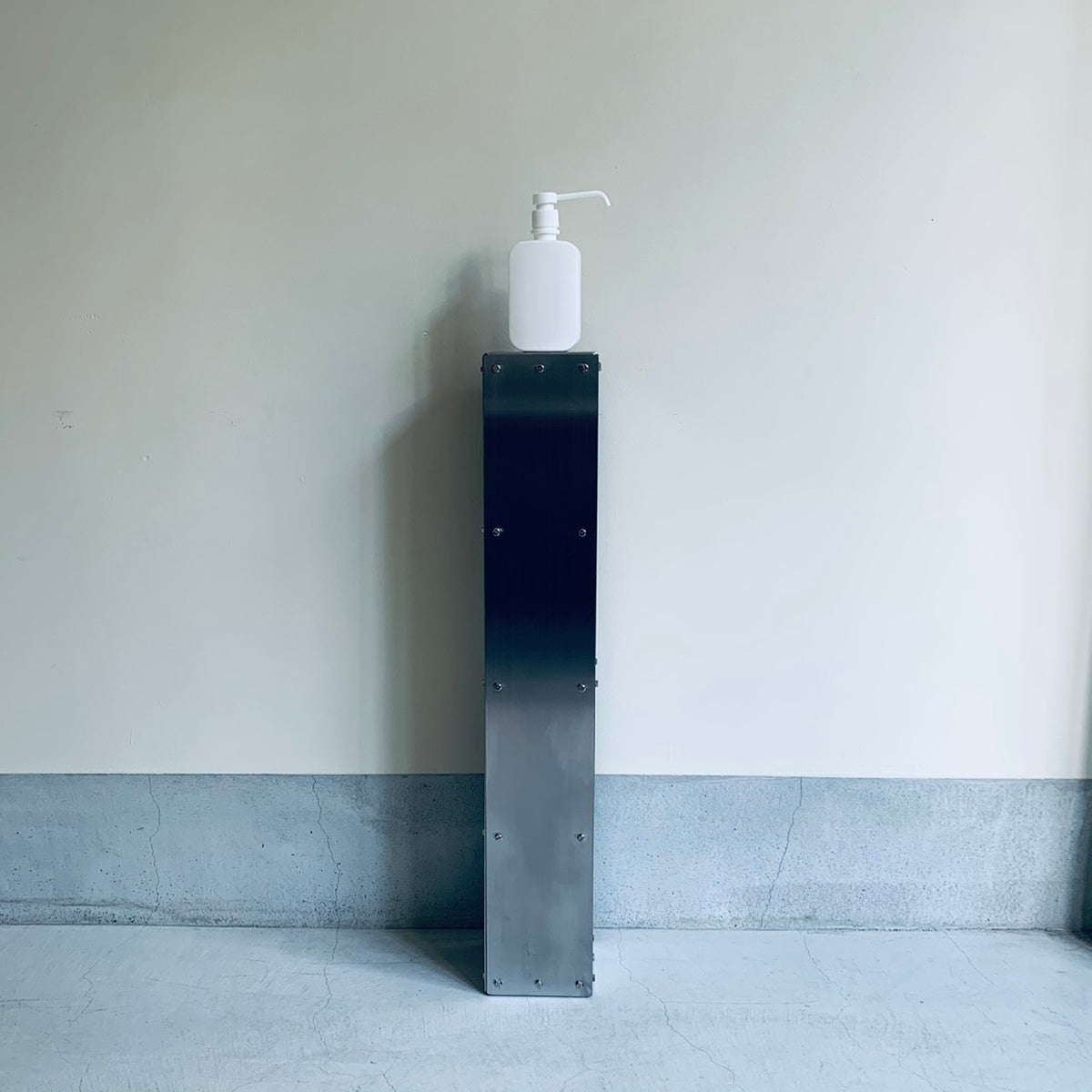 POMP STAND – MILLS