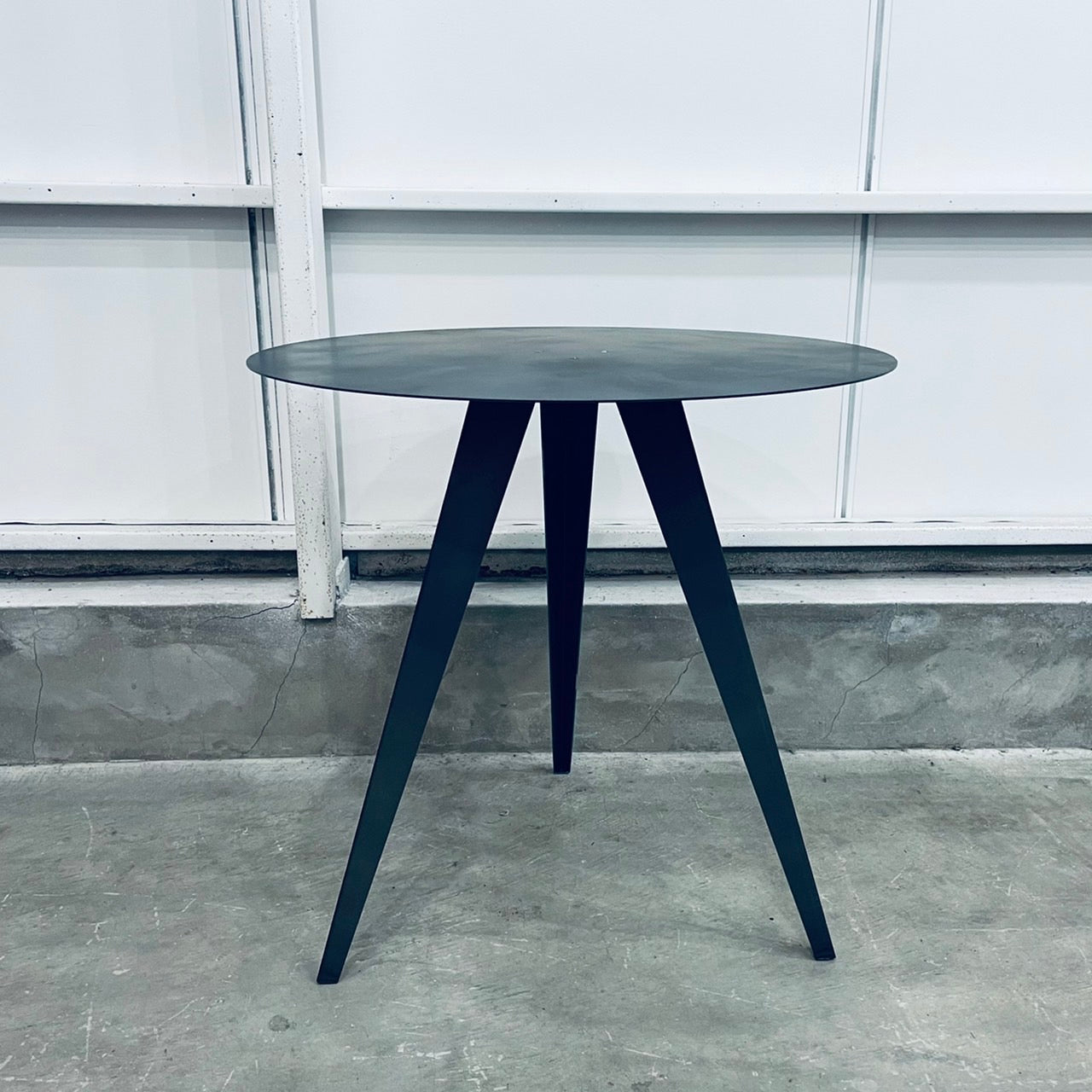 Round table （three legs) – MILLS
